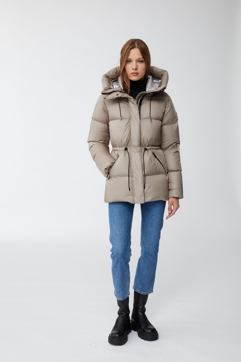 WOMEN > OUTERWEAR 맥카지